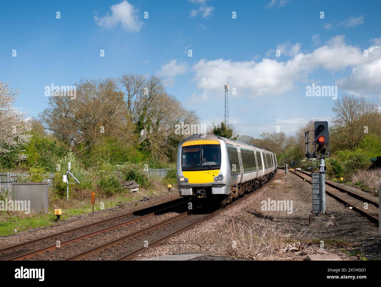 Chiltern Railways class 168 diesel train approaching Hatton station ...