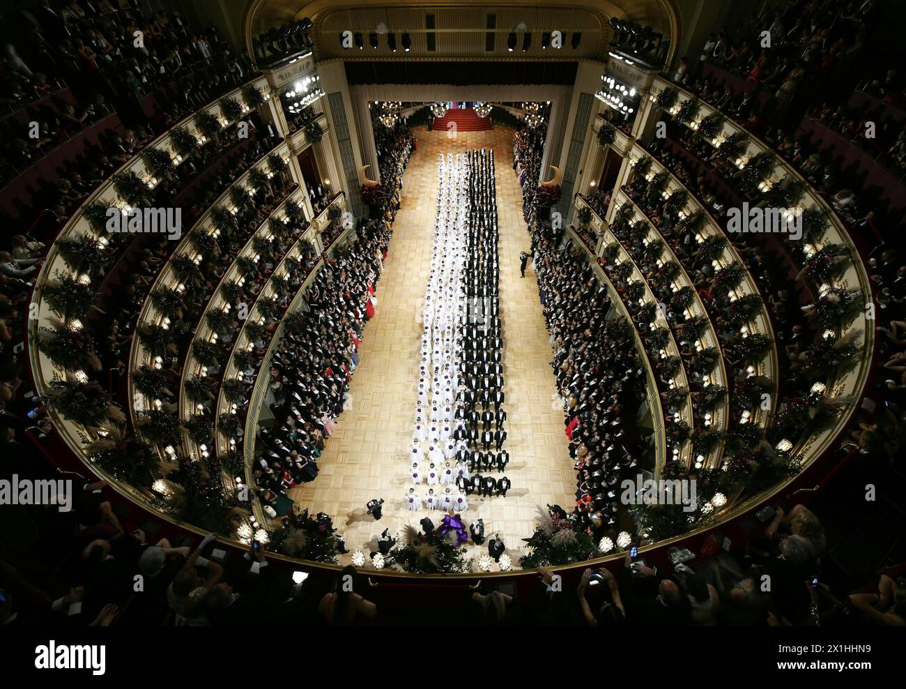Traditional Vienna Opera Ball at the Wiener Staatsoper (Vienna State ...