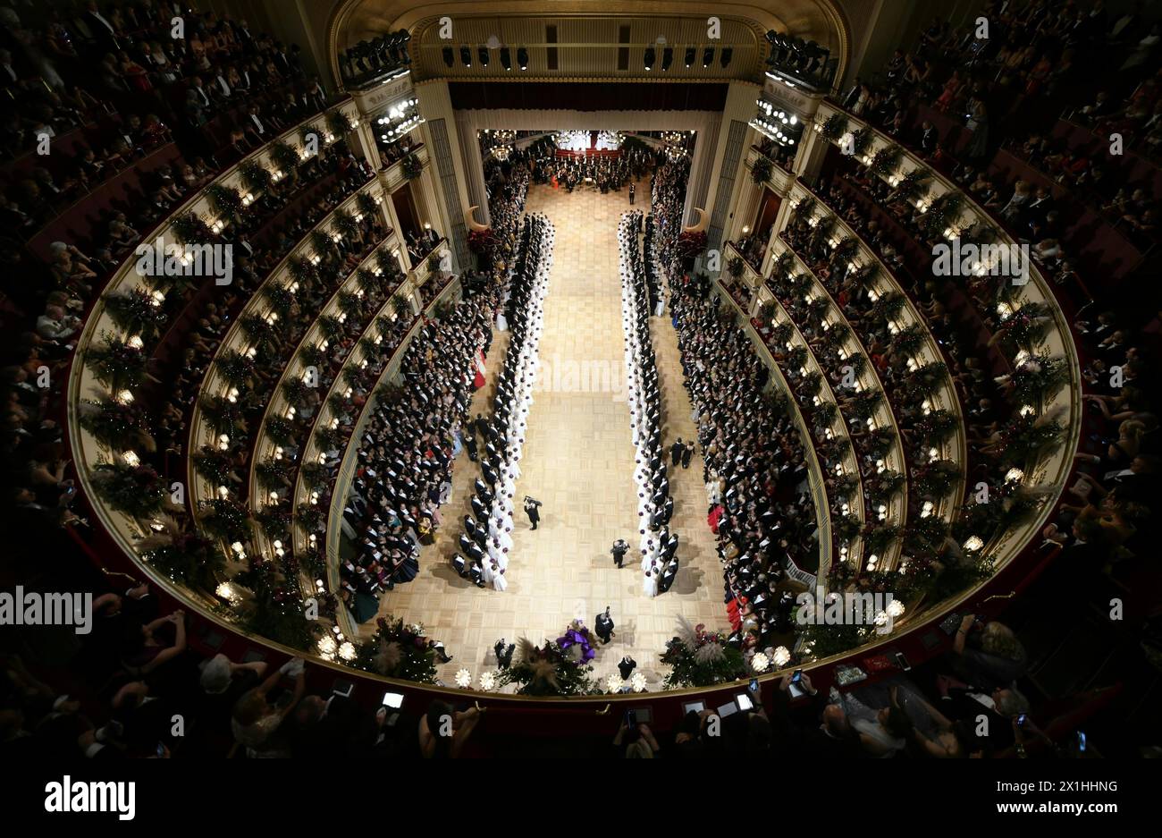 Traditional Vienna Opera Ball at the Wiener Staatsoper (Vienna State ...