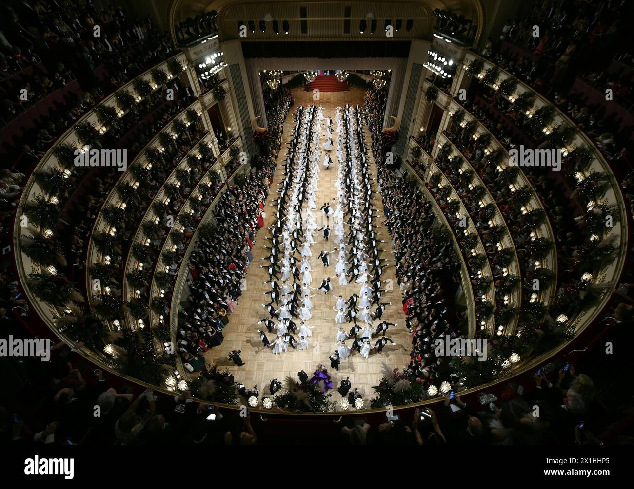 Traditional Vienna Opera Ball at the Wiener Staatsoper (Vienna State ...