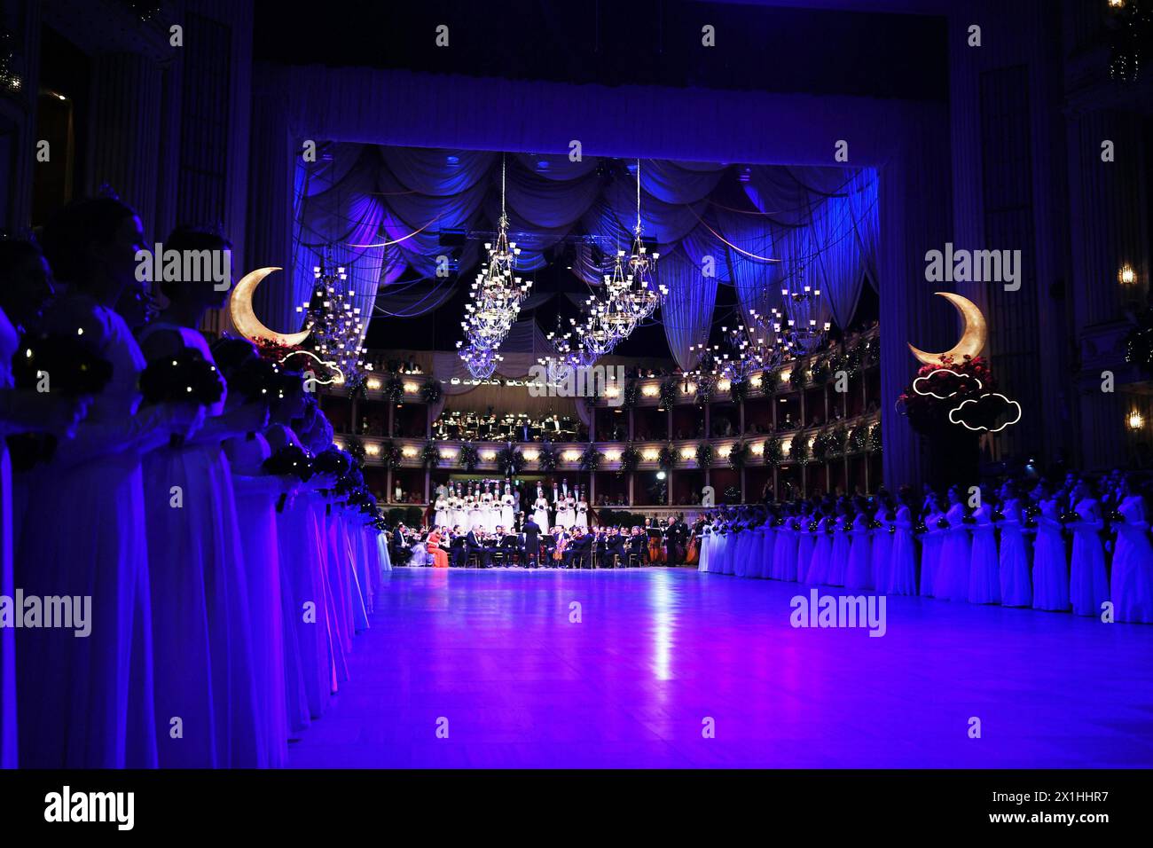 Traditional Vienna Opera Ball at the Wiener Staatsoper (Vienna State ...