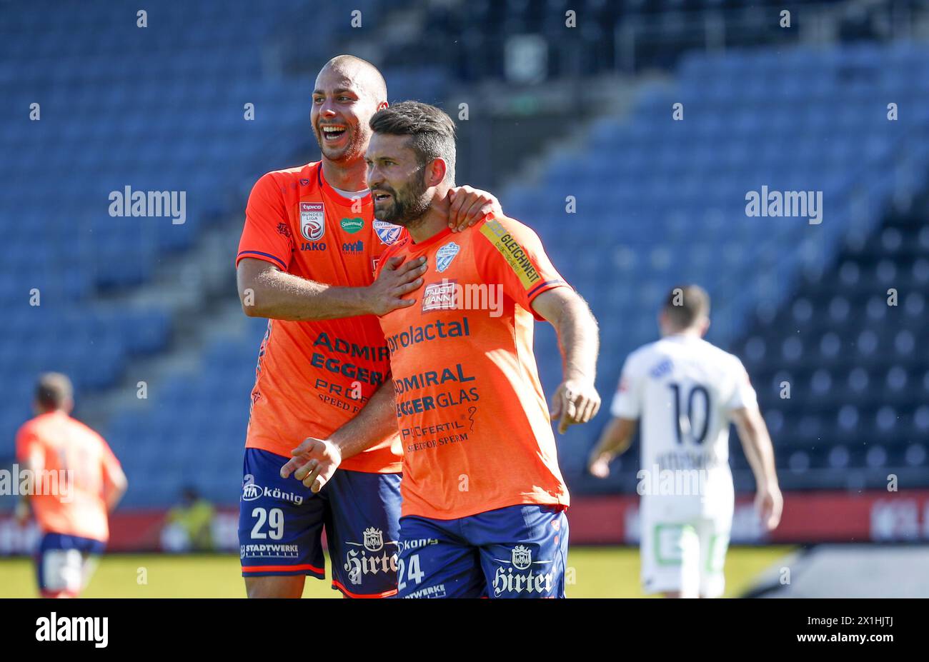 Peter Tschernegg (Hartberg /l) and Dario Tadic (Hartberg) after scoring ...