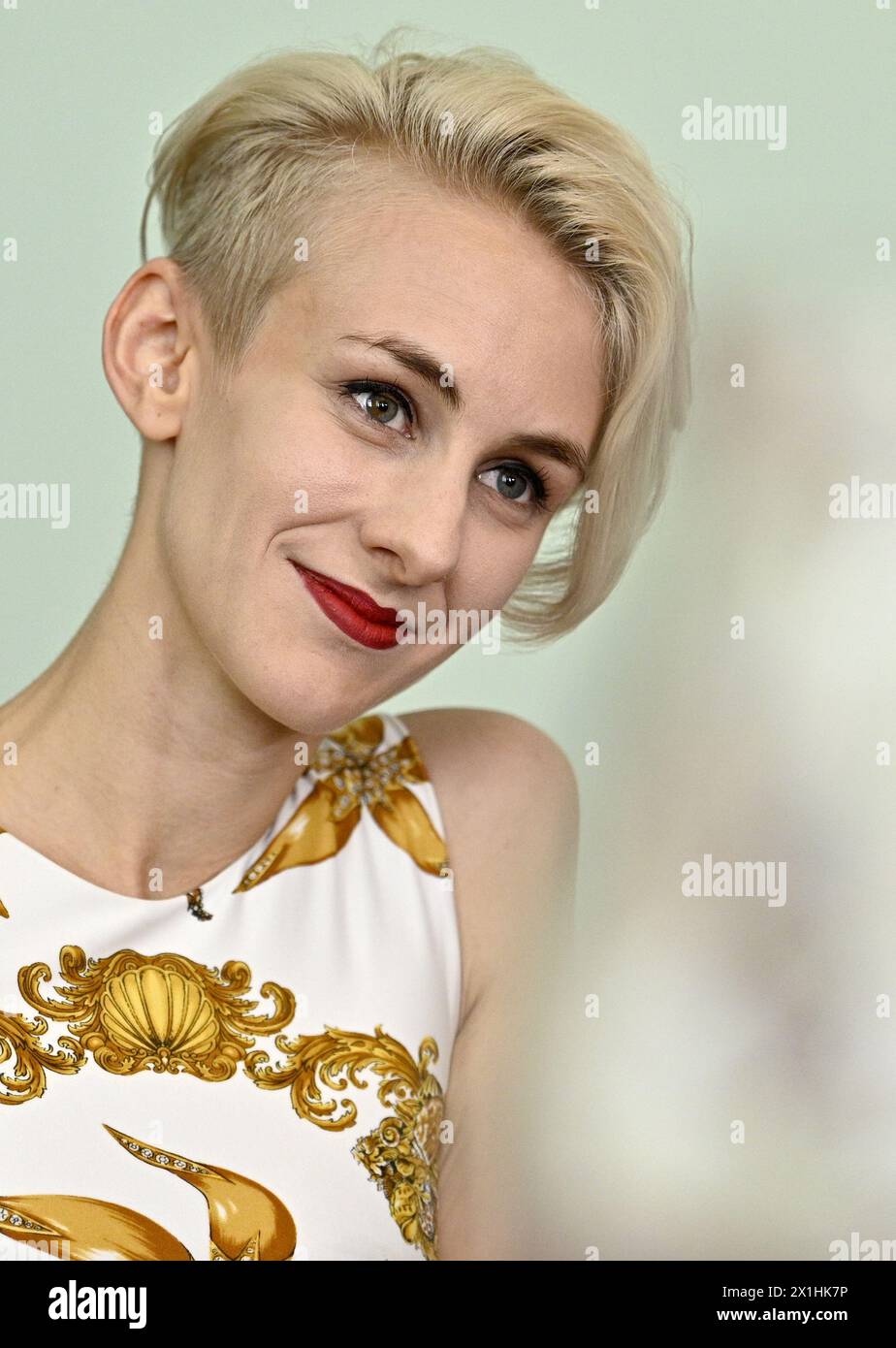 Lisa eckhart hi-res stock photography and images - Alamy