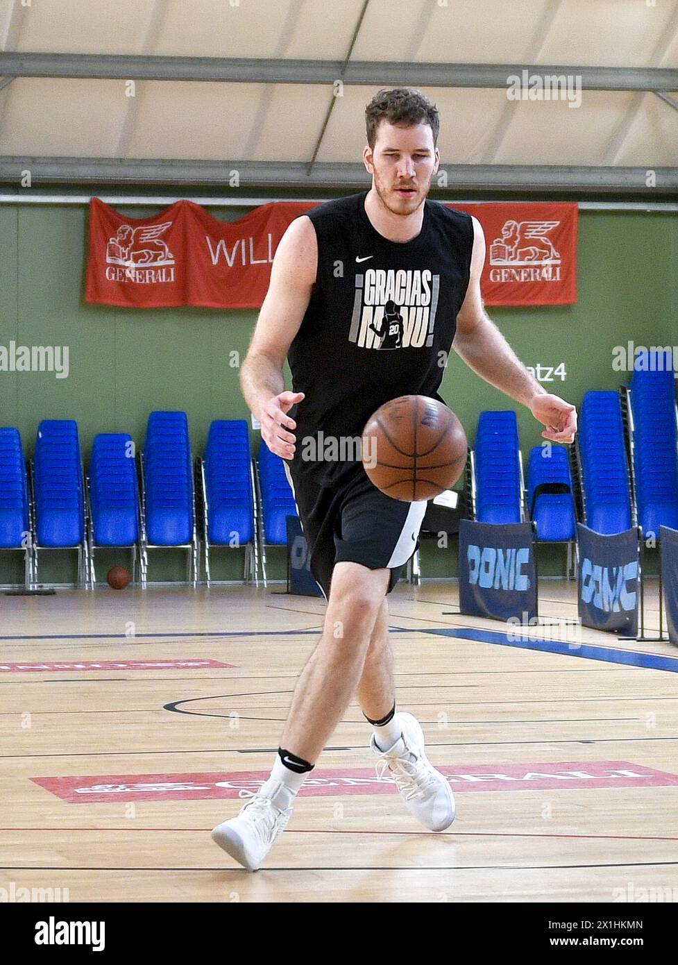 The Austrian NBA player Jakob Poeltl during a training session in ...