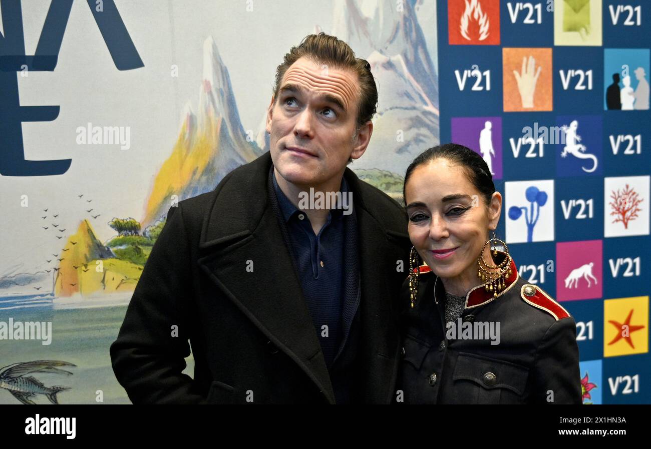 Shirin neshat land of dreams hi-res stock photography and images - Alamy
