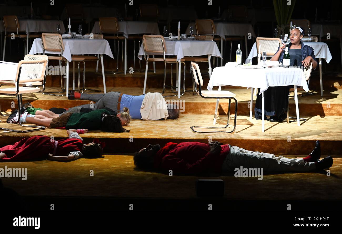 ABD0212 20220727 - Yodit Tarikwa and Ensemble a dress rehearsal of the ...