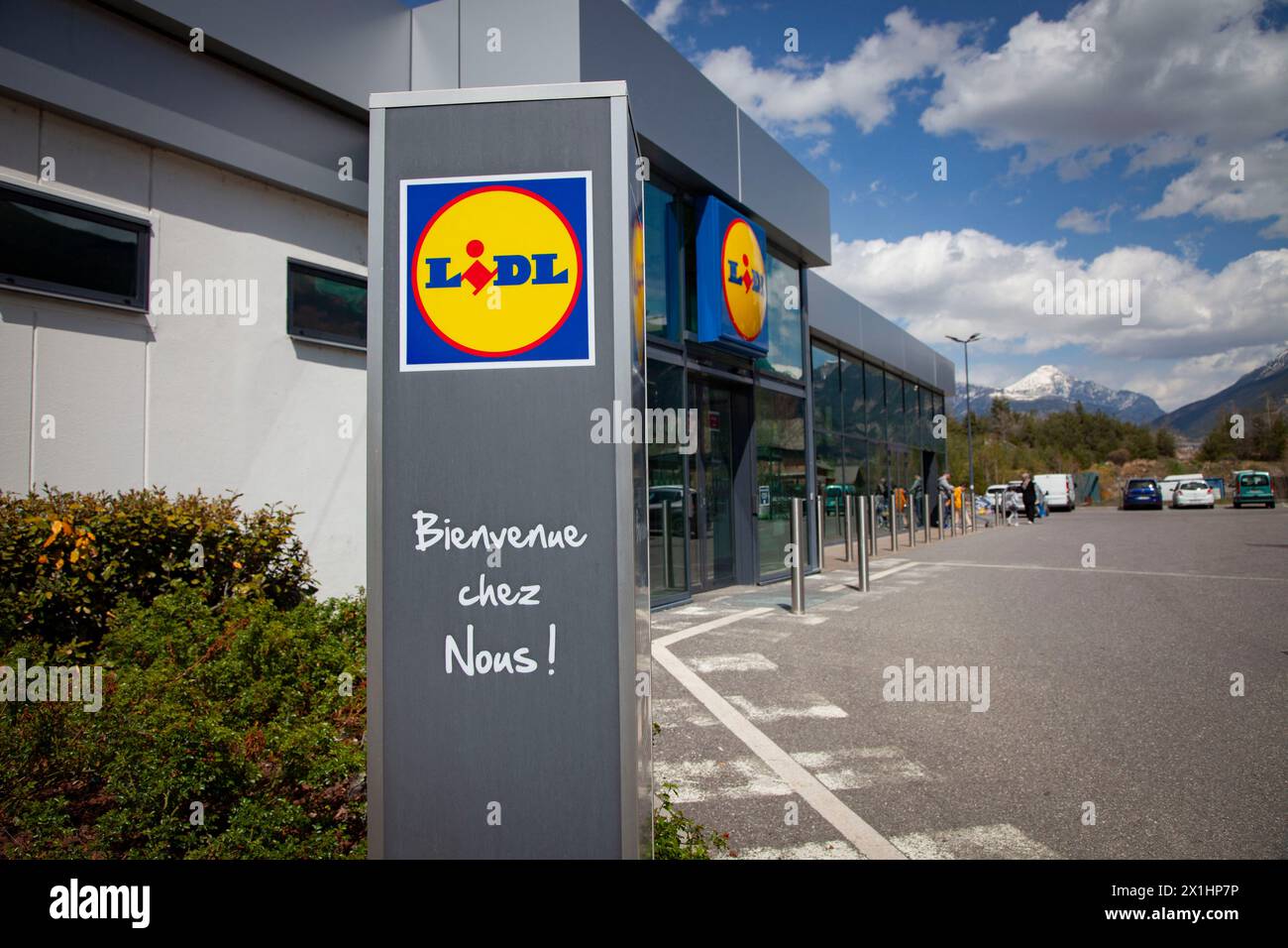 Photo lidl supermarket entrance hi-res stock photography and images - Alamy