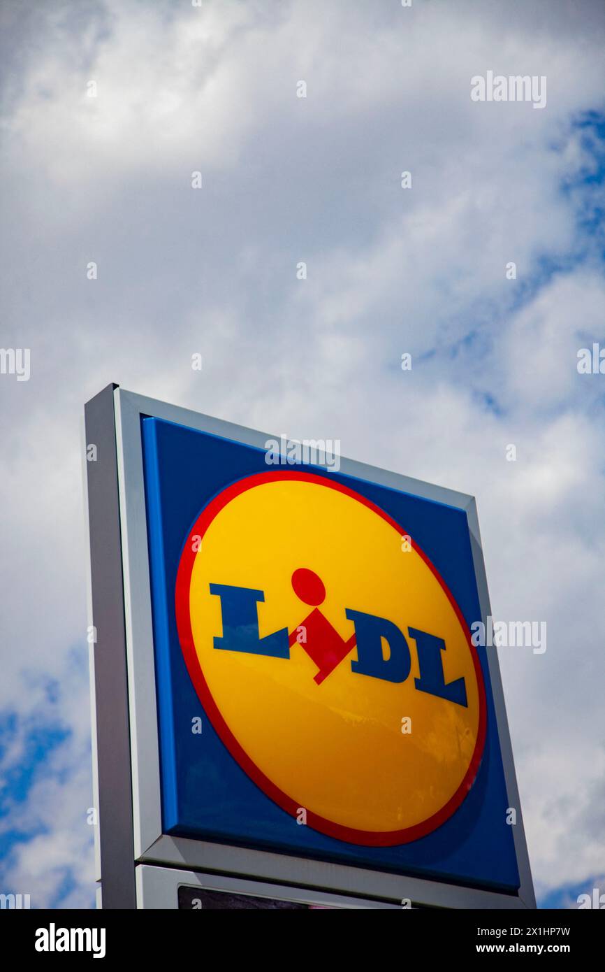 Lidl logo france hi-res stock photography and images - Alamy