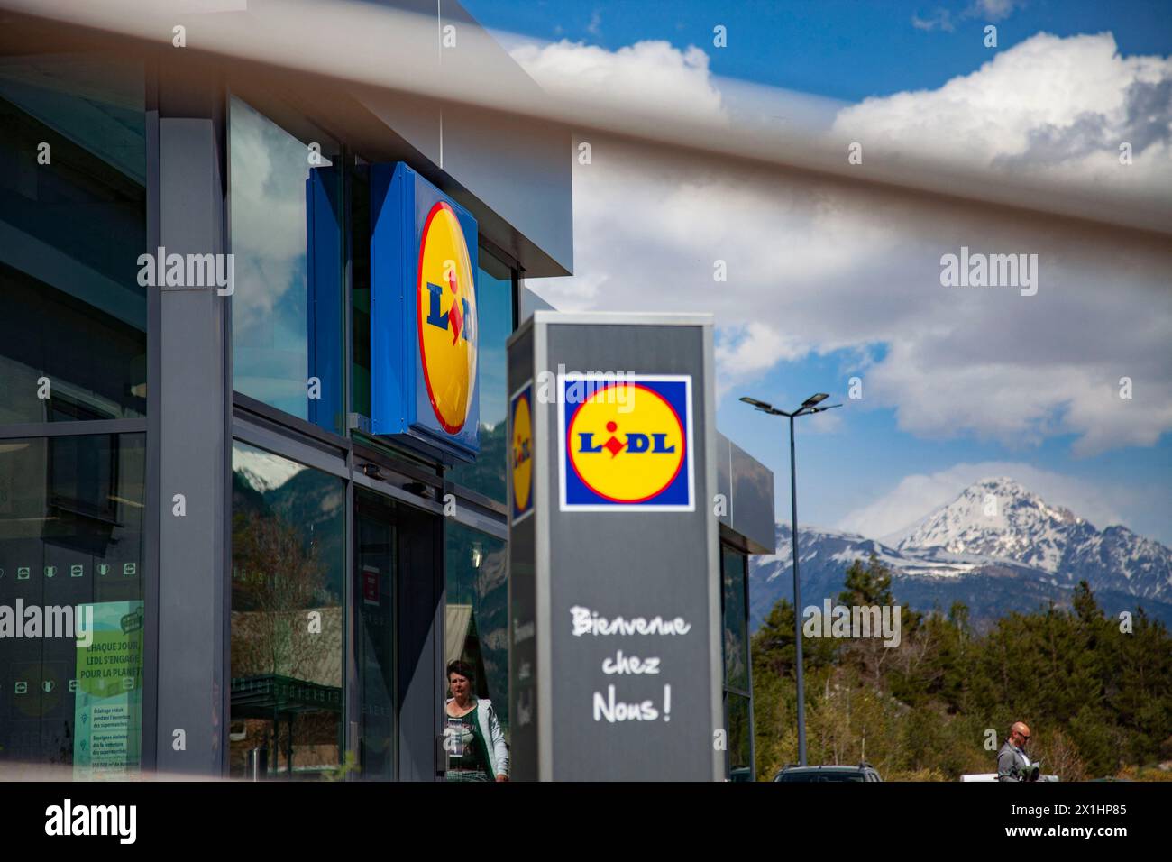 Photo lidl supermarket entrance hi-res stock photography and images - Alamy