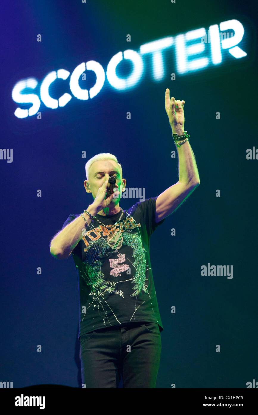 H.P. Baxter von Scooter live bei einem Konzert der Thirty, Rough and ...