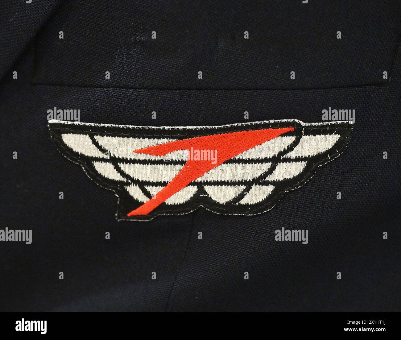 An AUA emblem on a pilot's uniform - 20230328 PD1624 - Rechteinfo ...