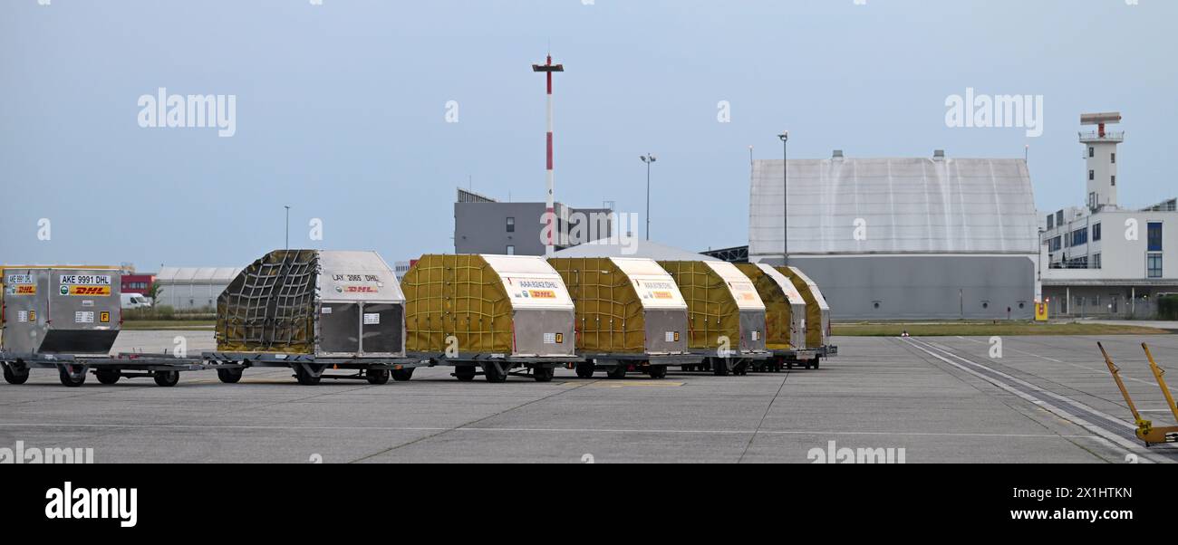 A behind-the-scenes view of the evening sorting and aircraft loading at ...