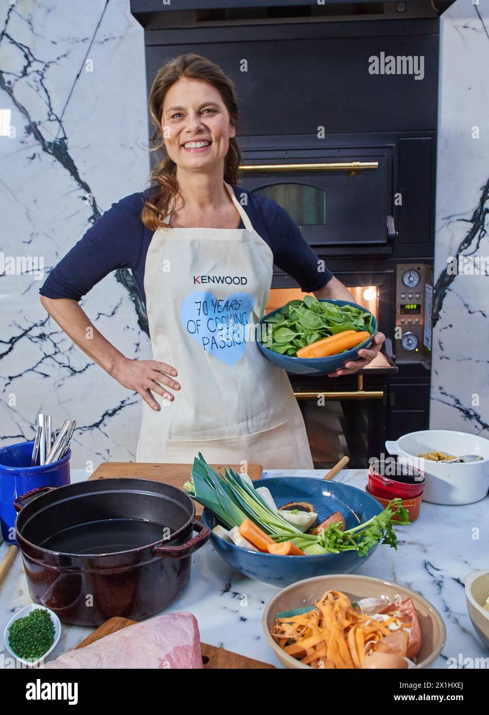 Sarah cook hi-res stock photography and images - Alamy