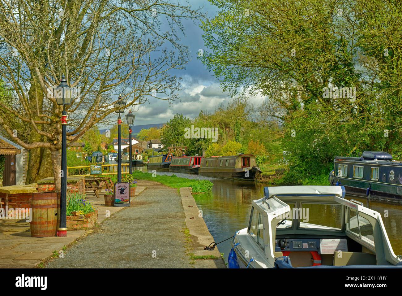 Lancaster canal hi-res stock photography and images - Alamy