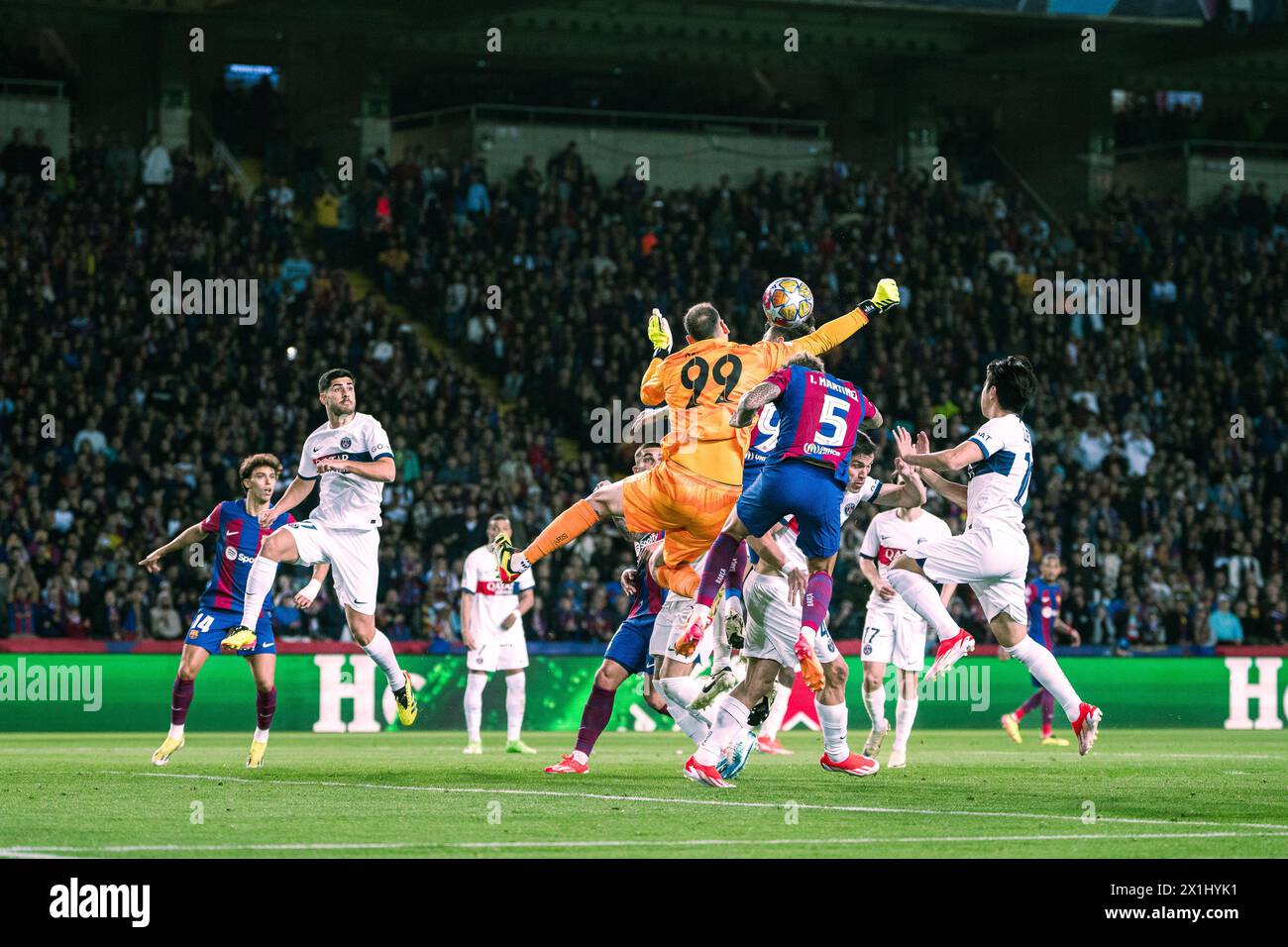 99 gianluigi donnarumma hi-res stock photography and images - Alamy