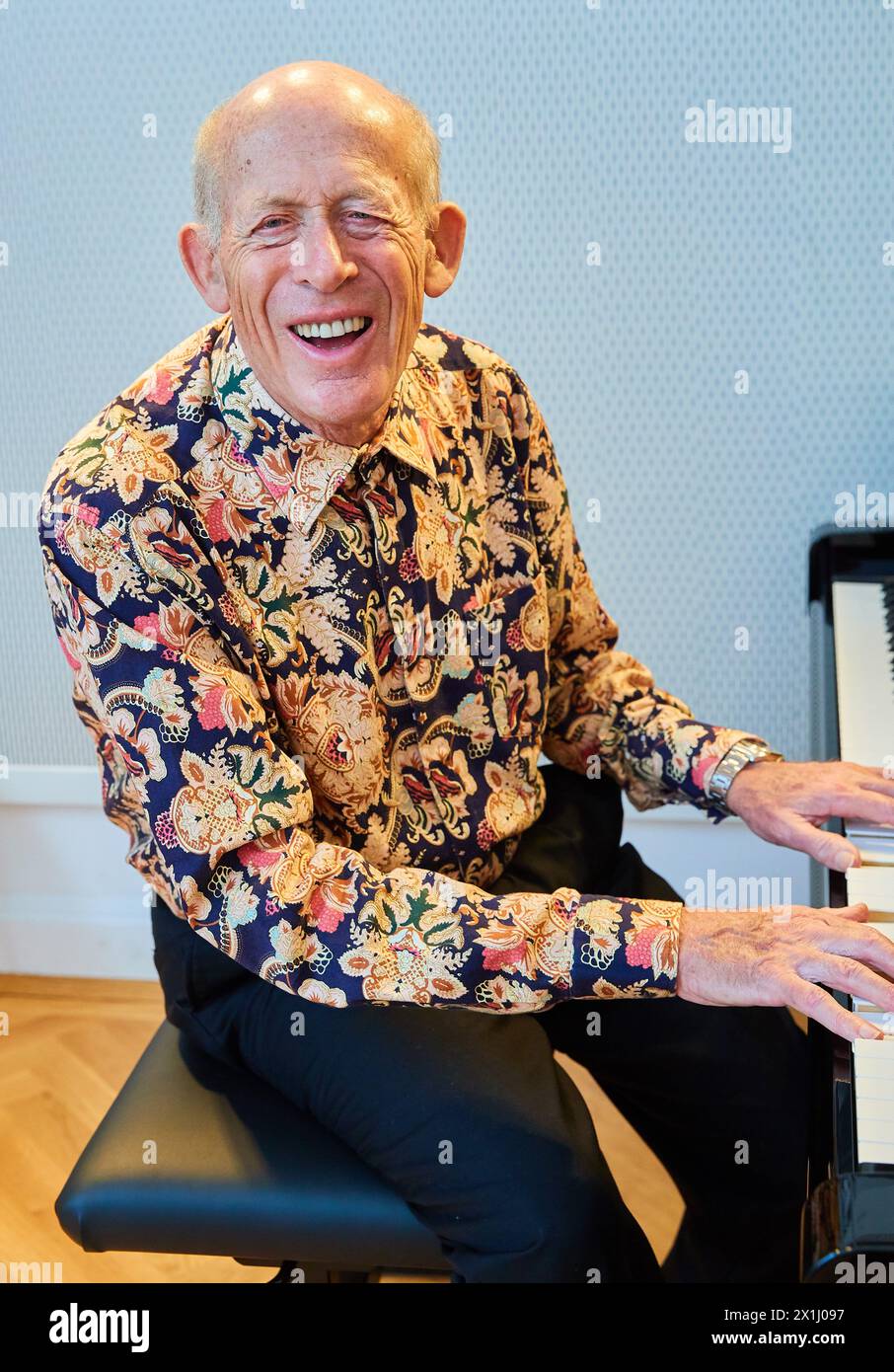 Australian concert pianist David Helfgott during soiree at Bösendorfer Salon in Vienna, Austria ...