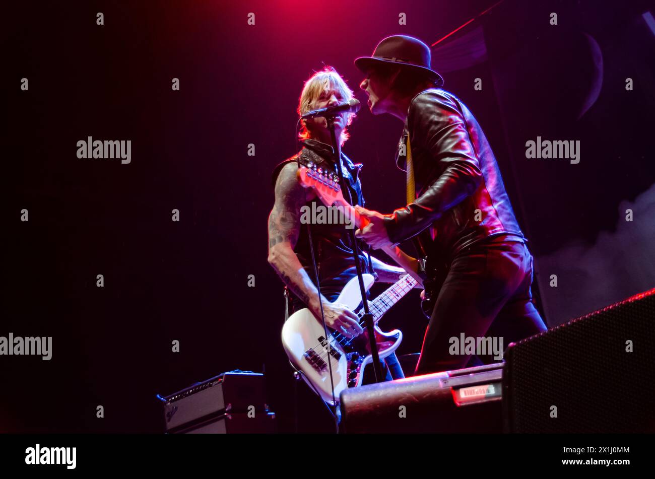 Duff mckagan live 2013 photos hi-res stock photography and images - Alamy