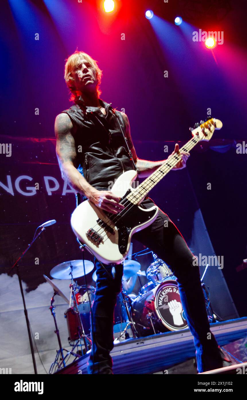 Duff mckagan live 2013 photos hi-res stock photography and images - Alamy