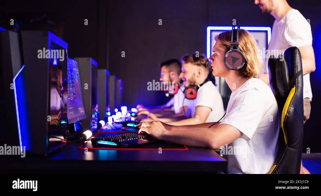 Cyber sport gamer press keyboard hi-res stock photography and images ...