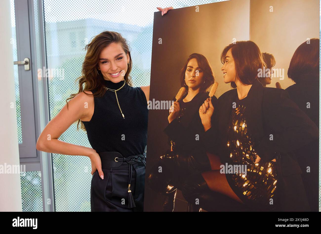 Magnum ice cream ad hi-res stock photography and images - Alamy