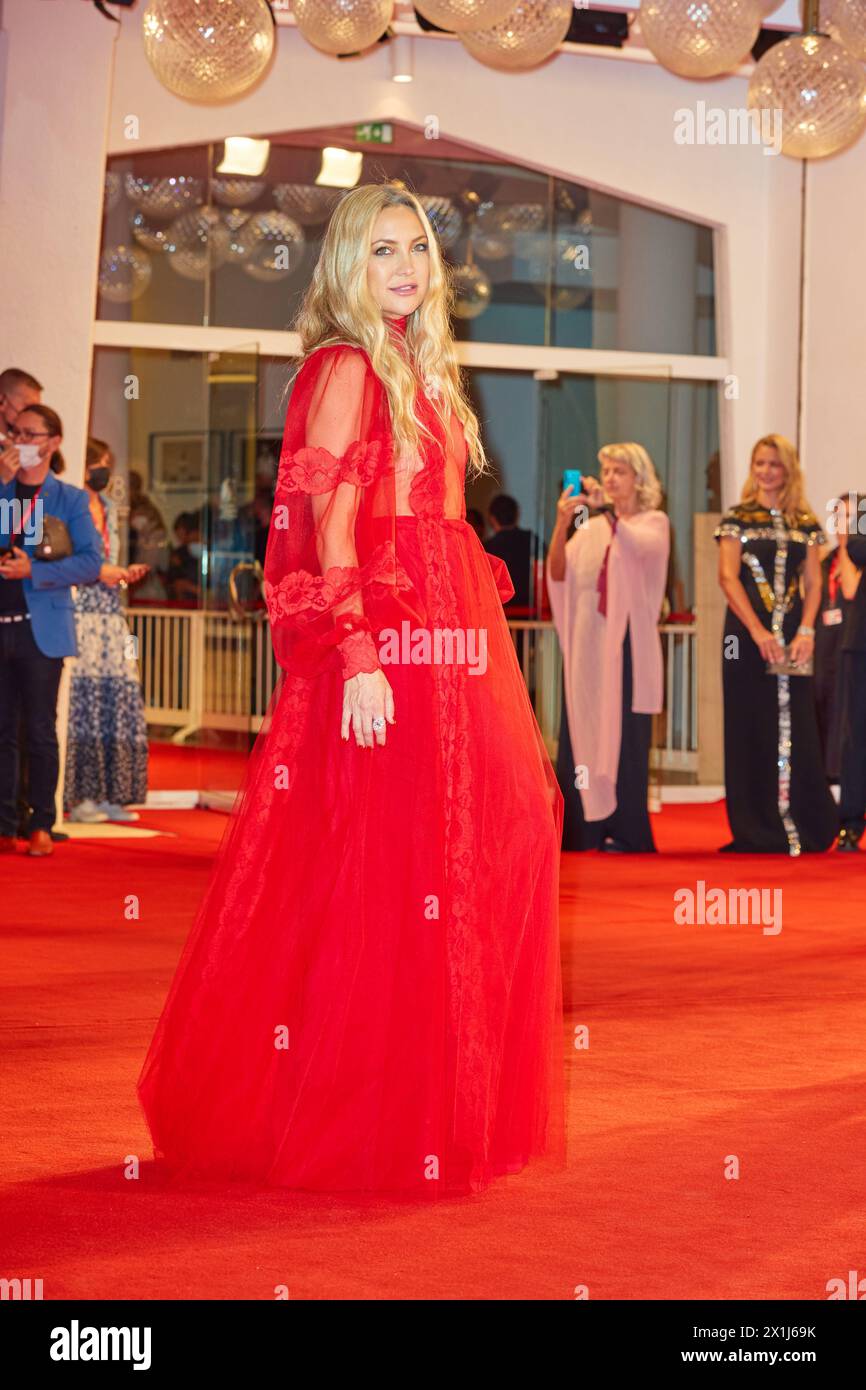 Mona von lisa hi-res stock photography and images - Alamy