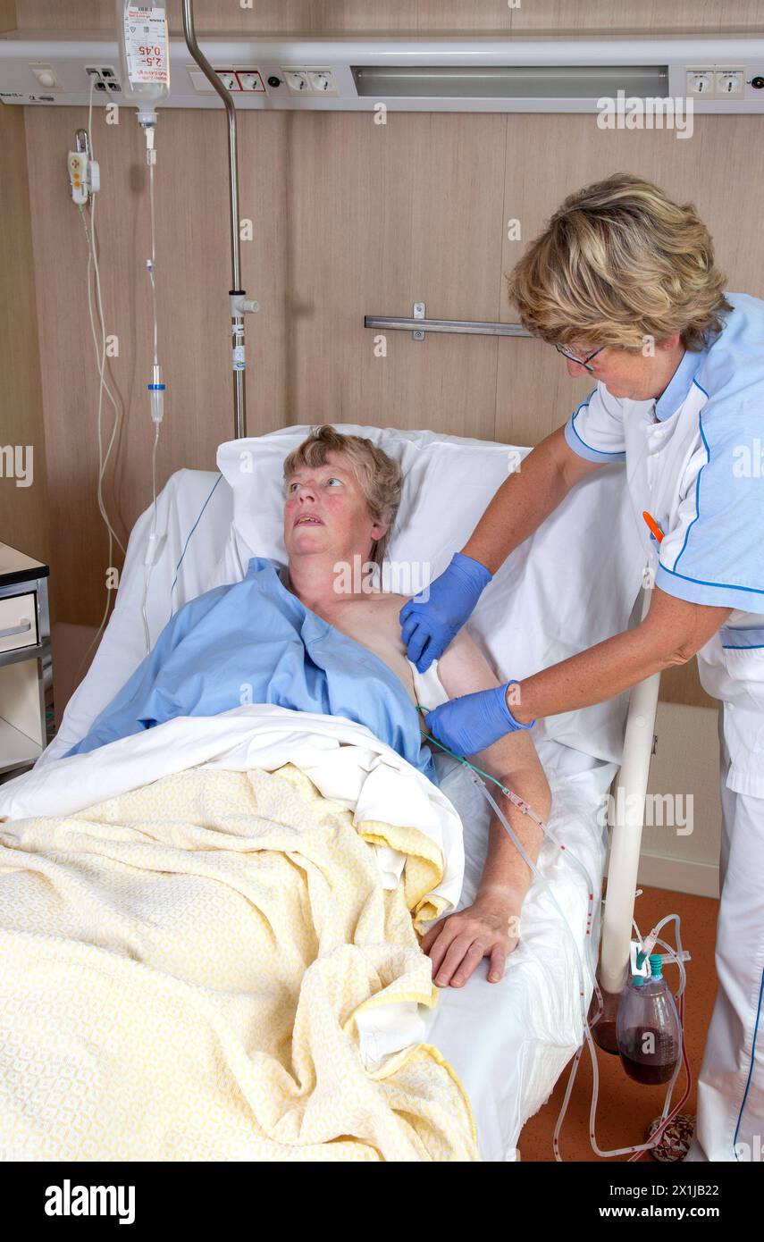 Sick patient hospital drip hi-res stock photography and images - Alamy