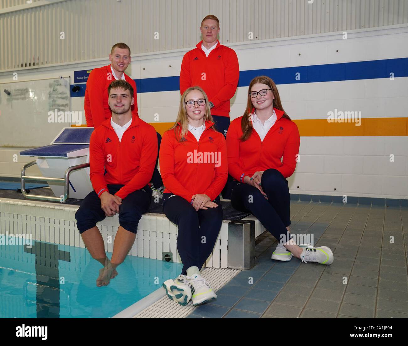 Tom crisp swimming hi-res stock photography and images - Alamy
