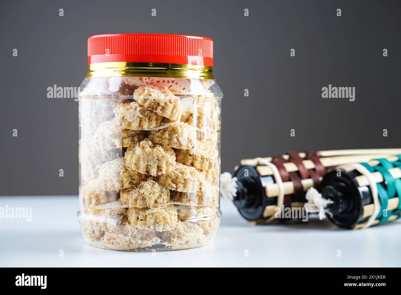 Hari raya cookies decorated with lanterns Stock Photo - Alamy