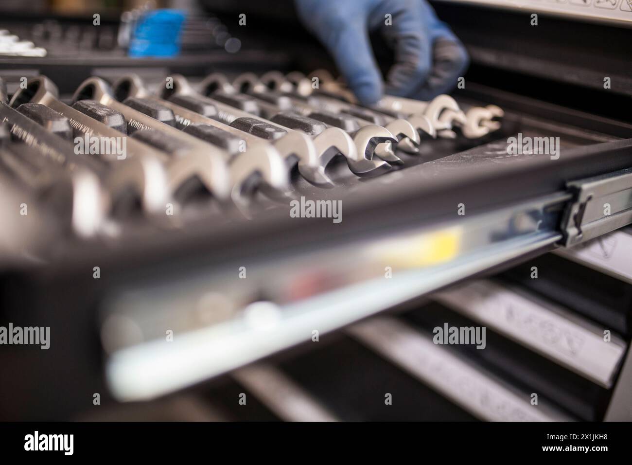 Mechanic setting up equipment hi-res stock photography and images - Alamy