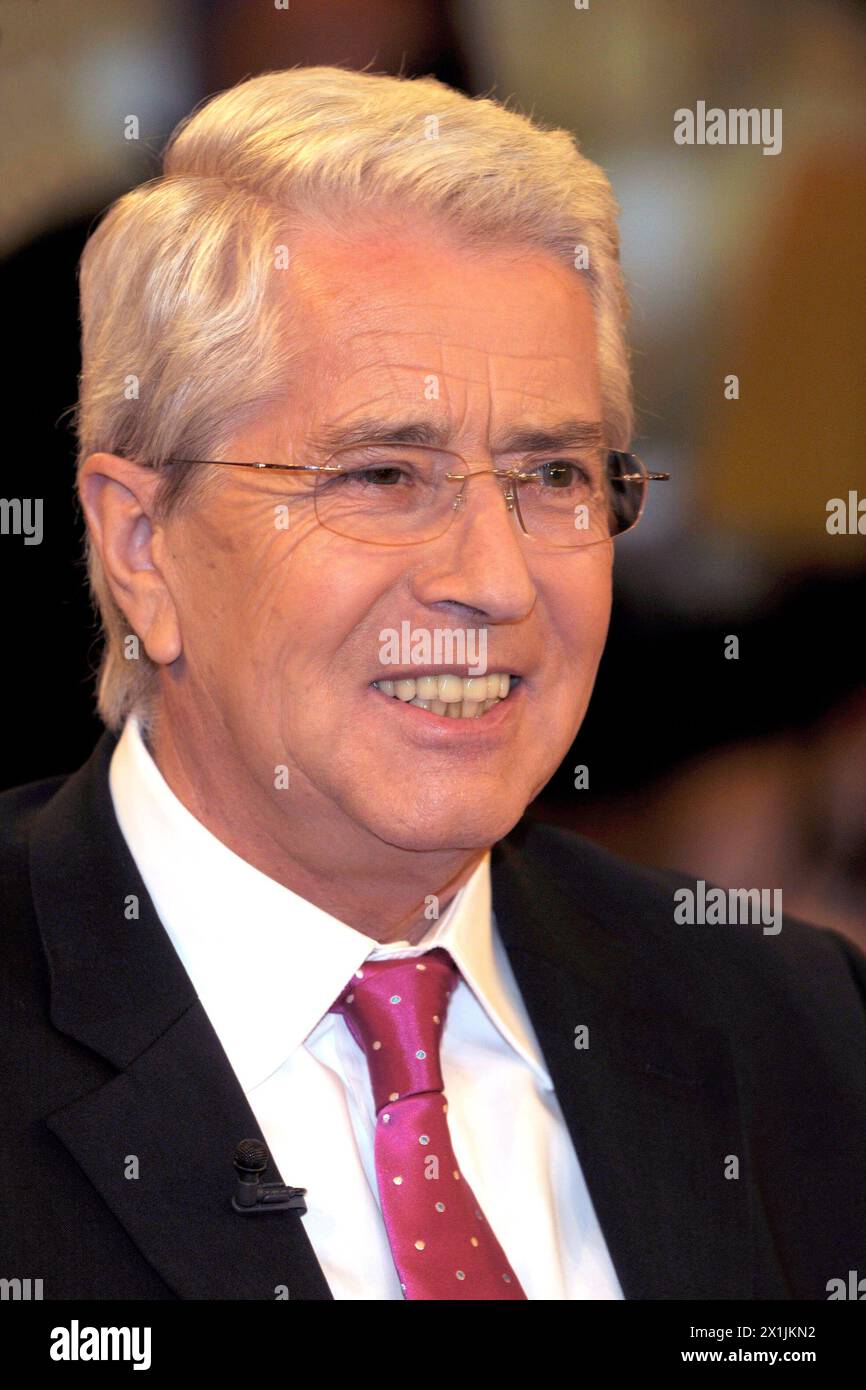 Frank Elstner bei der Aufzeichnung der NDR-Talkshow Tietjen und ...