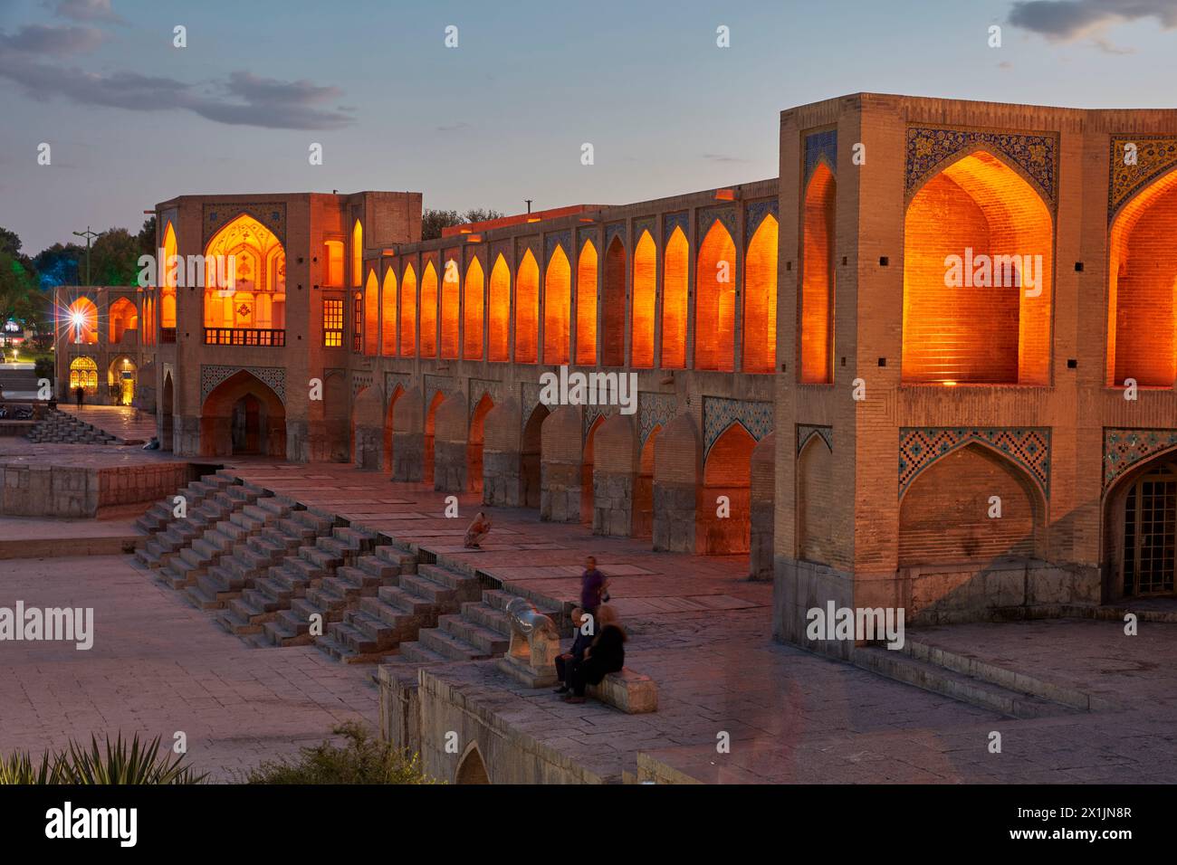 View of the illuminated 17th century Khaju Bridge on Zayanderud river ...