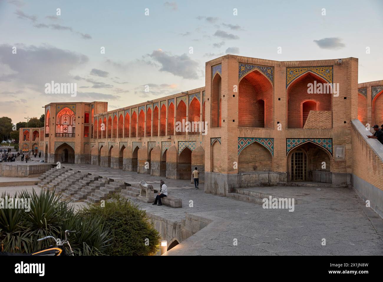 View of the illuminated 17th century Khaju Bridge on Zayanderud river ...