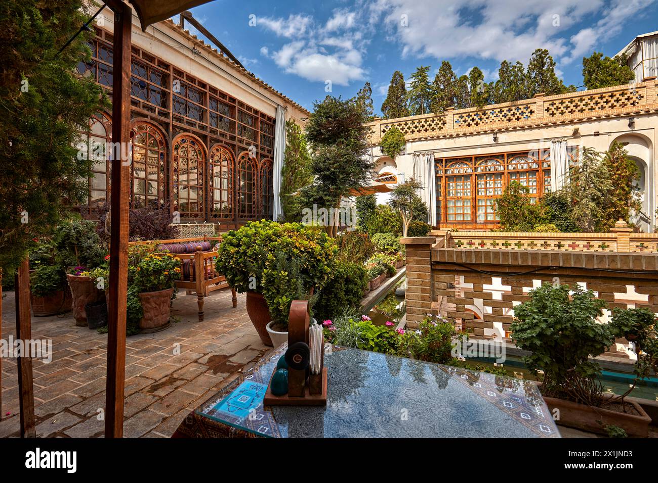 Traditional iranian house hi-res stock photography and images - Alamy