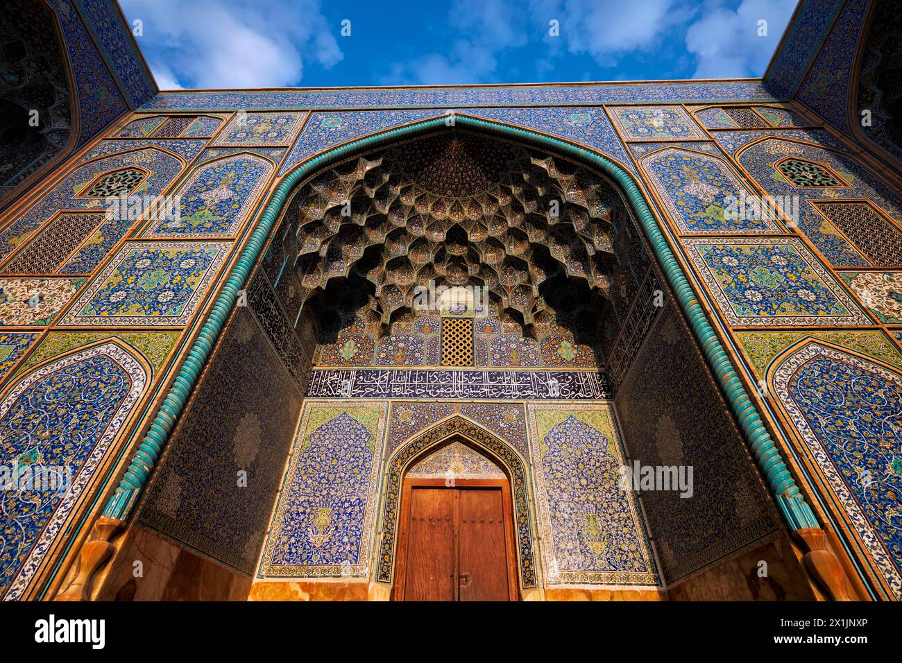 Ornate entrance iwan to the Lotfollah Mosque with muqarnas vaulting ...