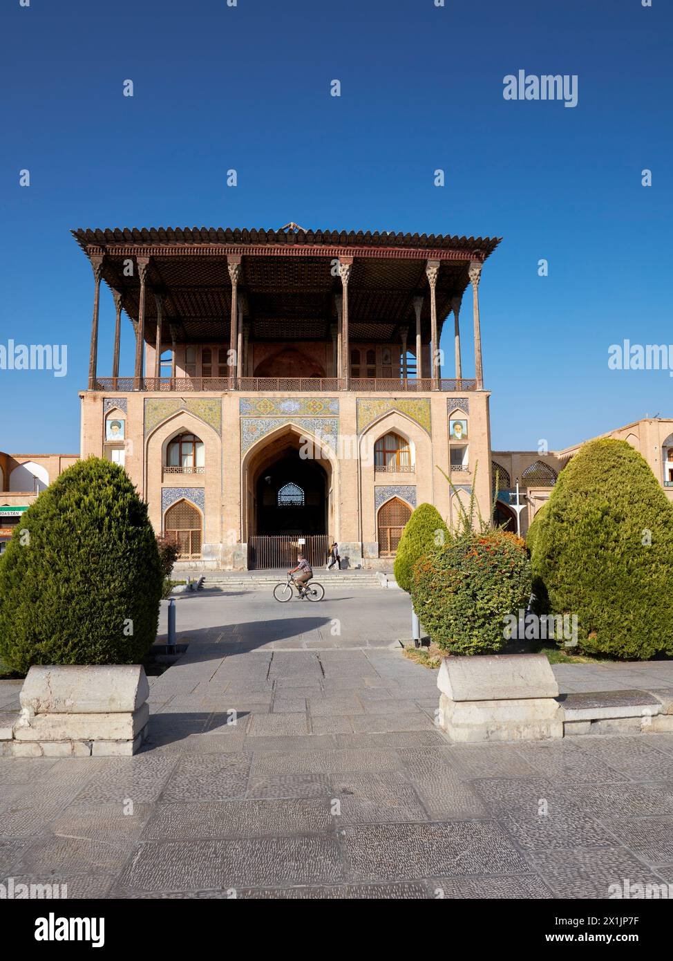 Frontal view of the Ali Qapu Palace in Naqsh-e Jahan Square, UNESCO ...