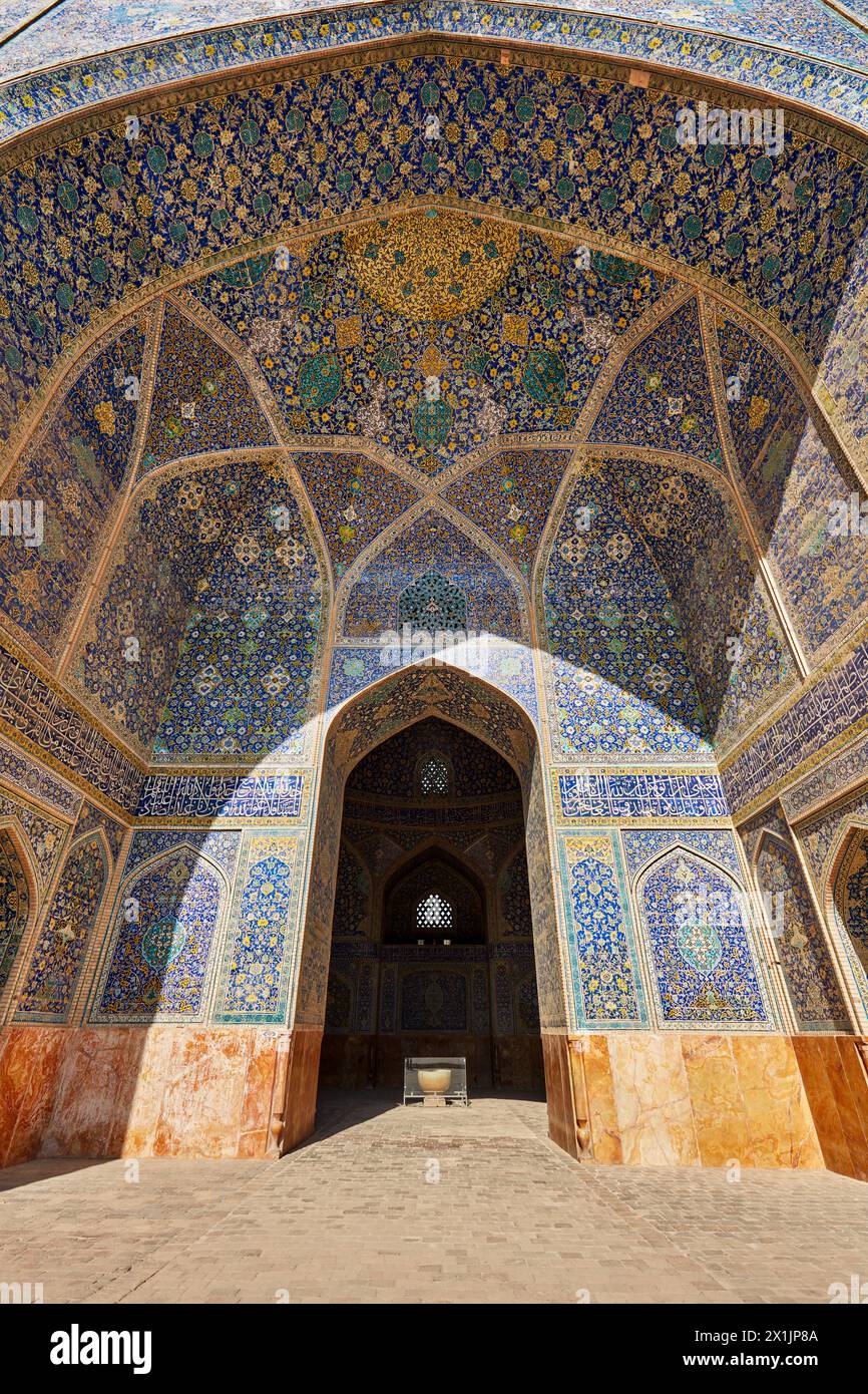 Entrance iwan hi-res stock photography and images - Alamy