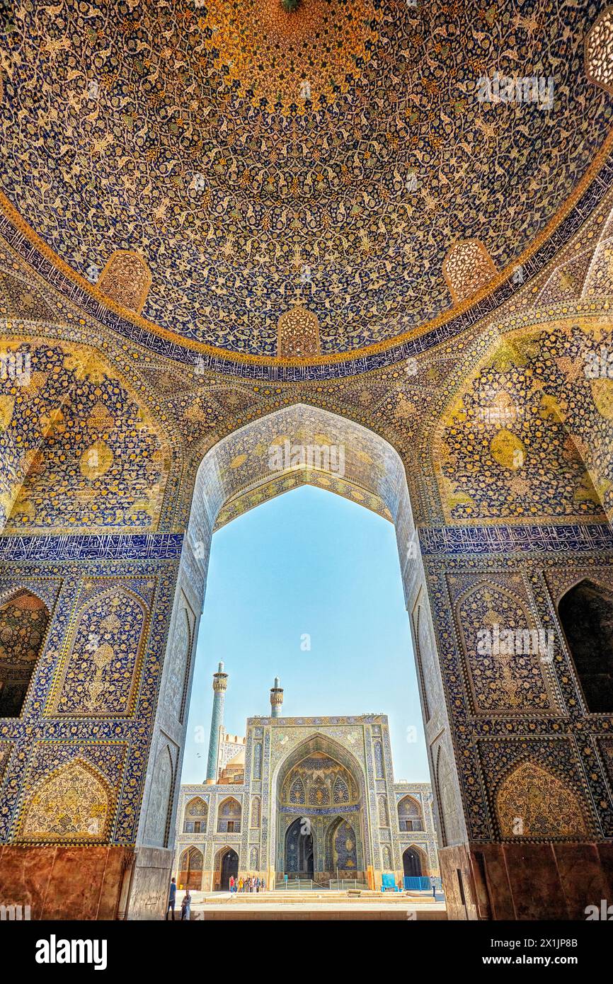 Shah mosque isfahan prayer hall hi-res stock photography and images - Alamy