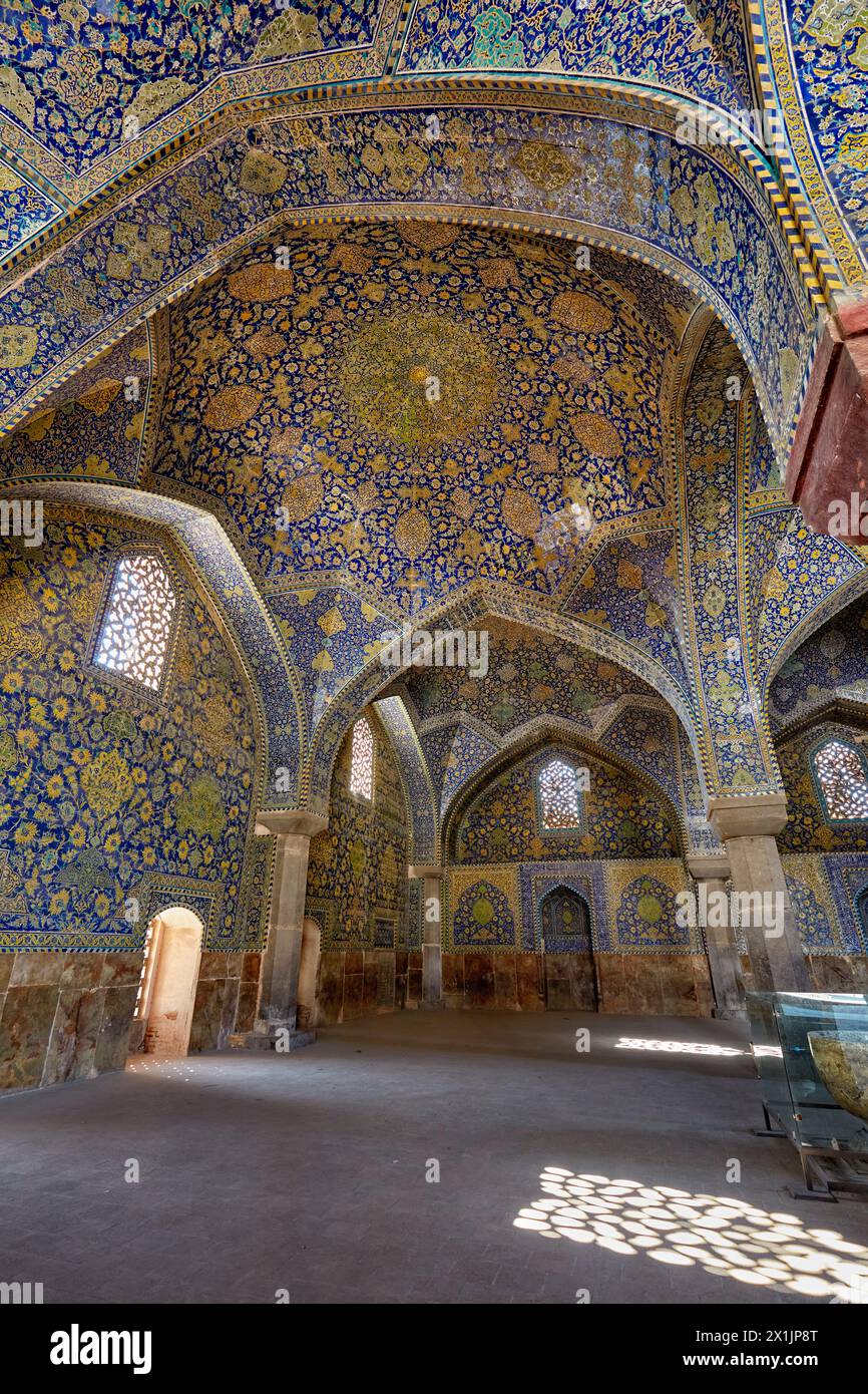 Shah mosque isfahan prayer hall hi-res stock photography and images - Alamy