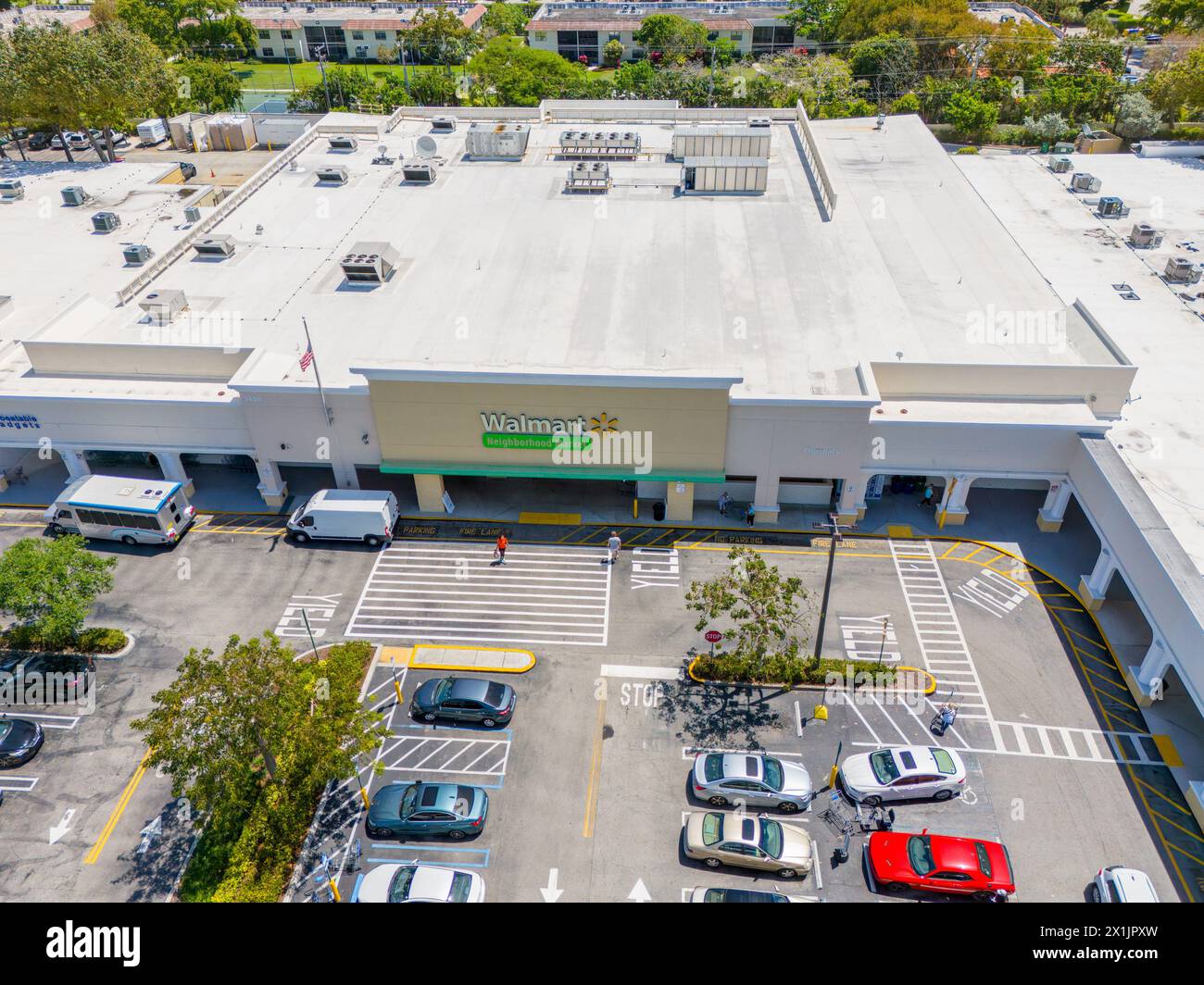Walmart neighborhood market hi-res stock photography and images - Alamy
