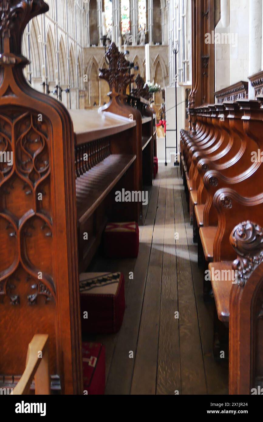 Mahogany wood pews hi-res stock photography and images - Alamy