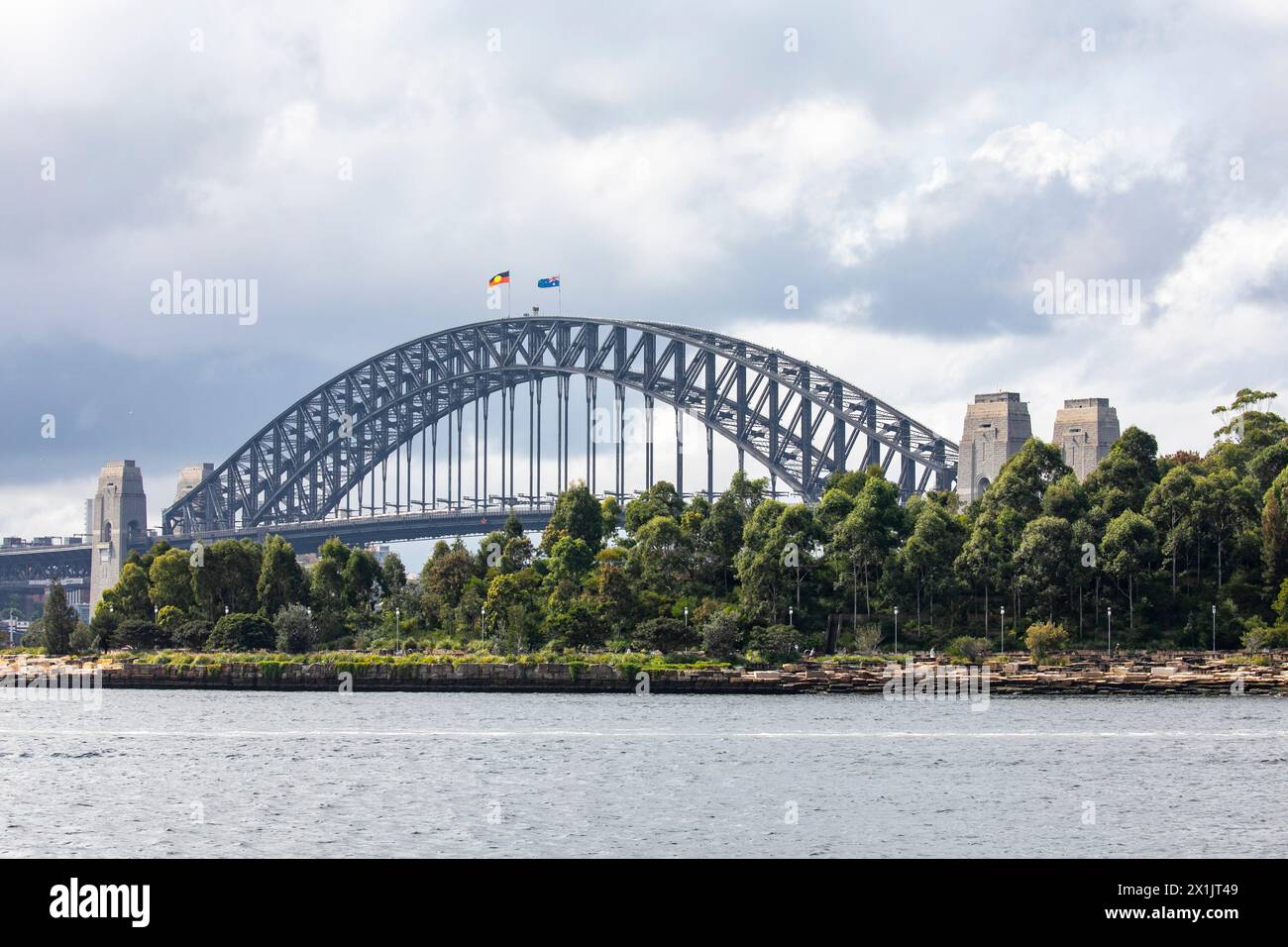 World famous Sydney Harbour Bridge, the worlds tallest steel arch ...