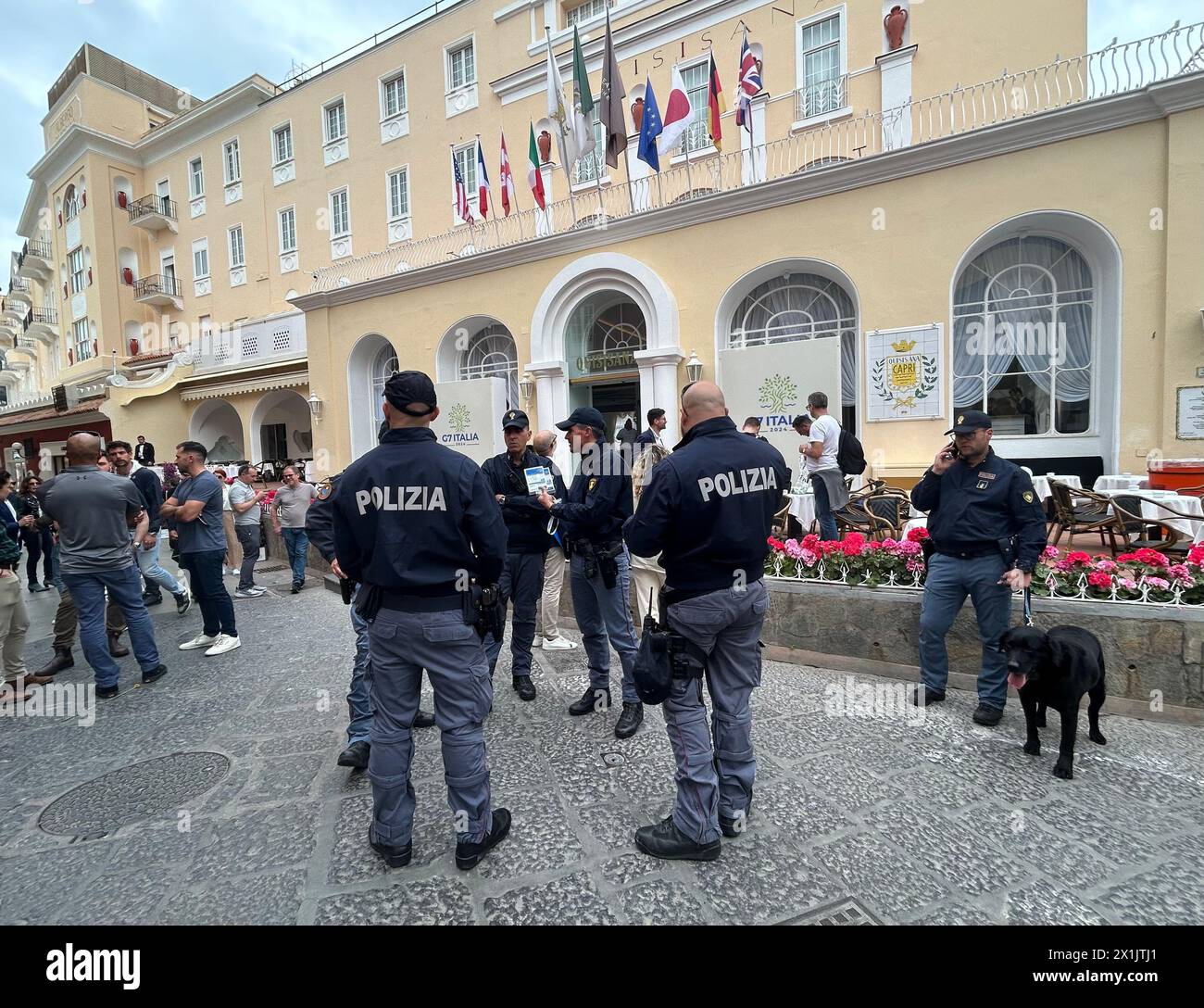 17 April 2024, Italy, Capri: Police officers in front of the G7 foreign ...