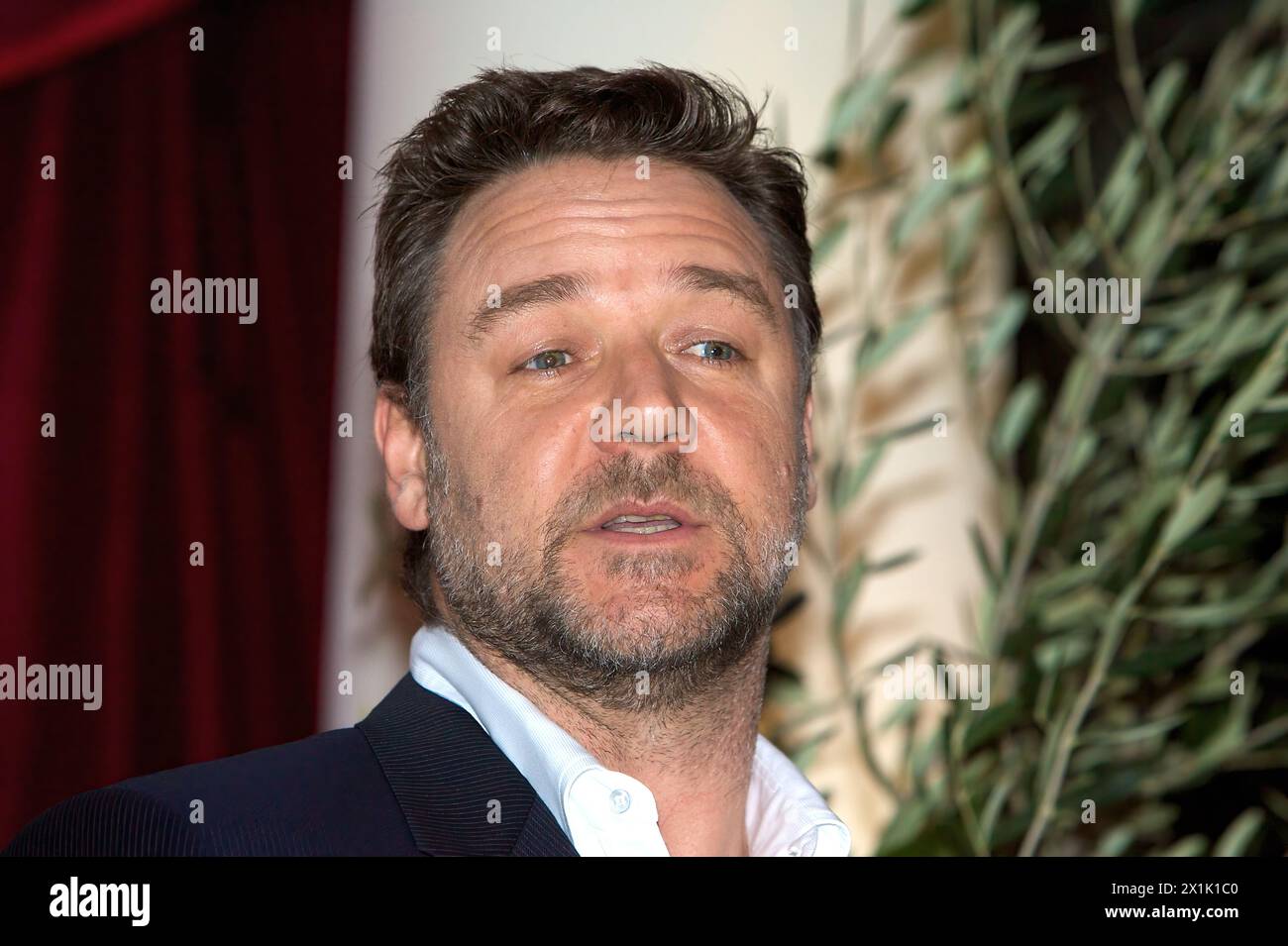 Australian actor russell crowe hotel hi-res stock photography and ...