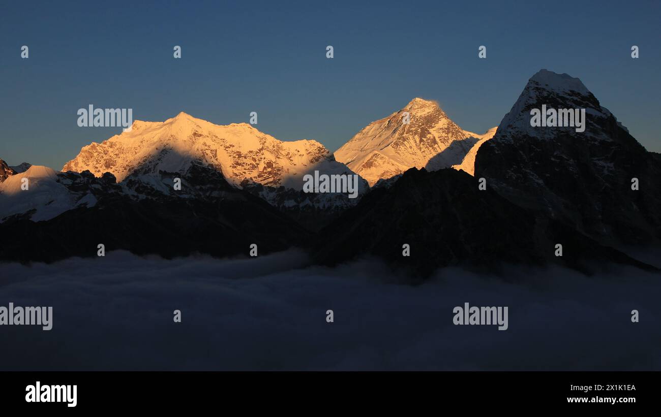 Bright lit Mount Everest, Nepal Stock Photo - Alamy