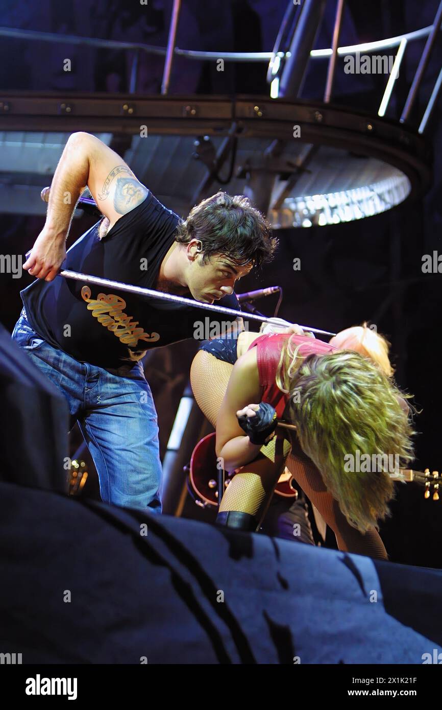 British rock singer robbie hi-res stock photography and images - Alamy