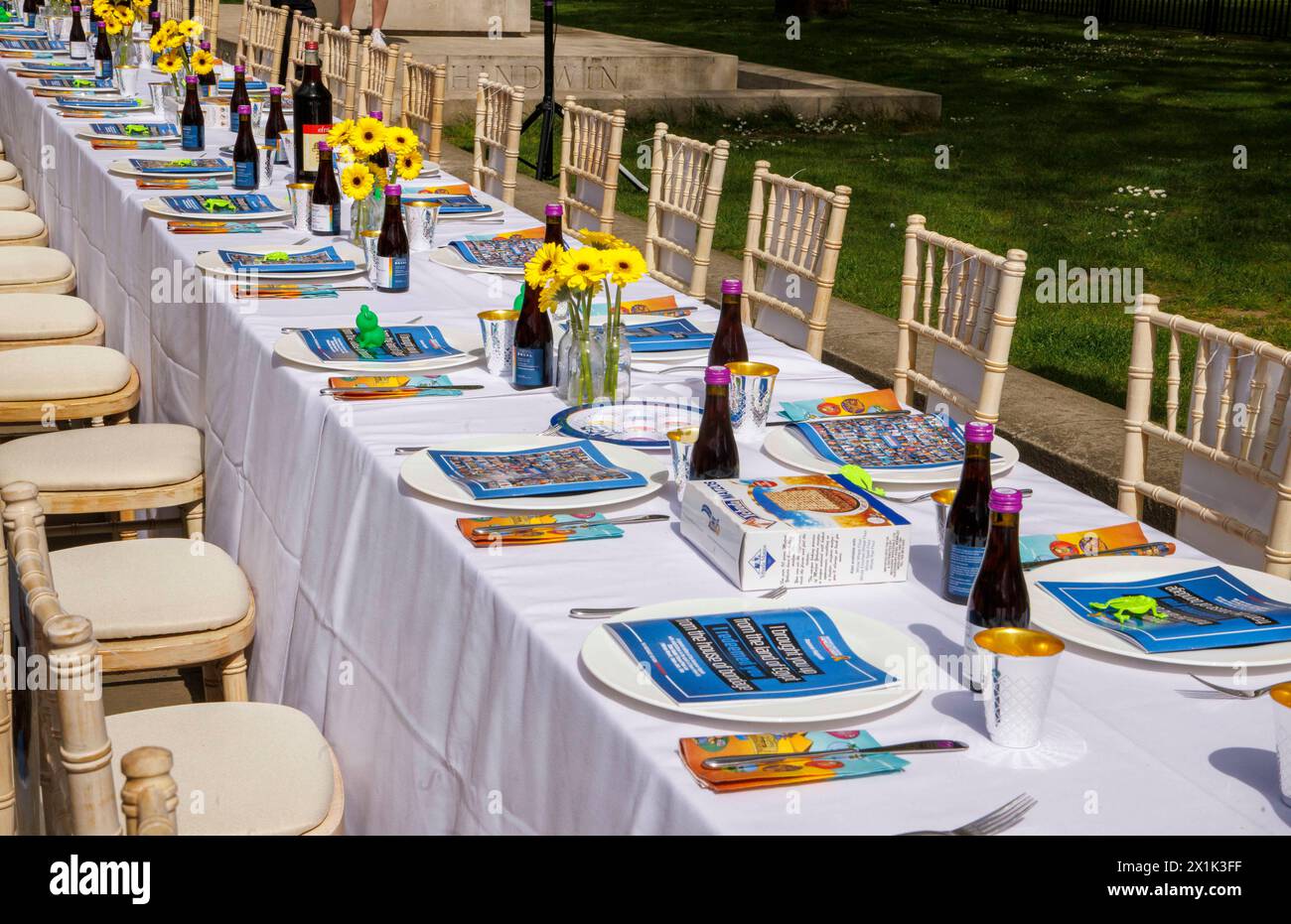 133 unoccupied chairs hi-res stock photography and images - Alamy