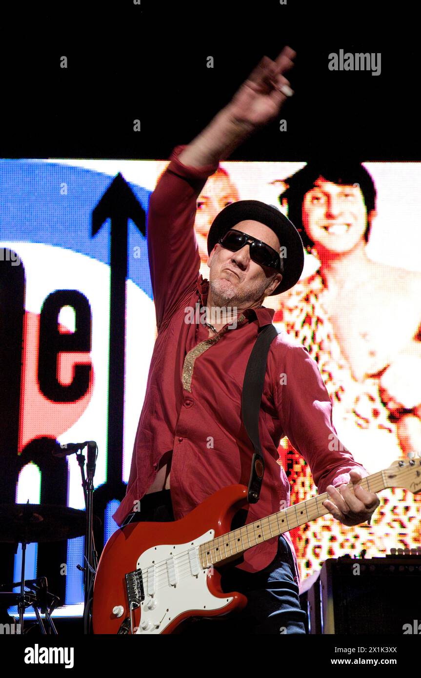 Iconic stage presence hi-res stock photography and images - Alamy