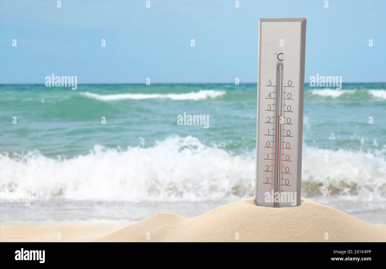 Thermometer in sand near sea showing temperature, summer weather Stock ...