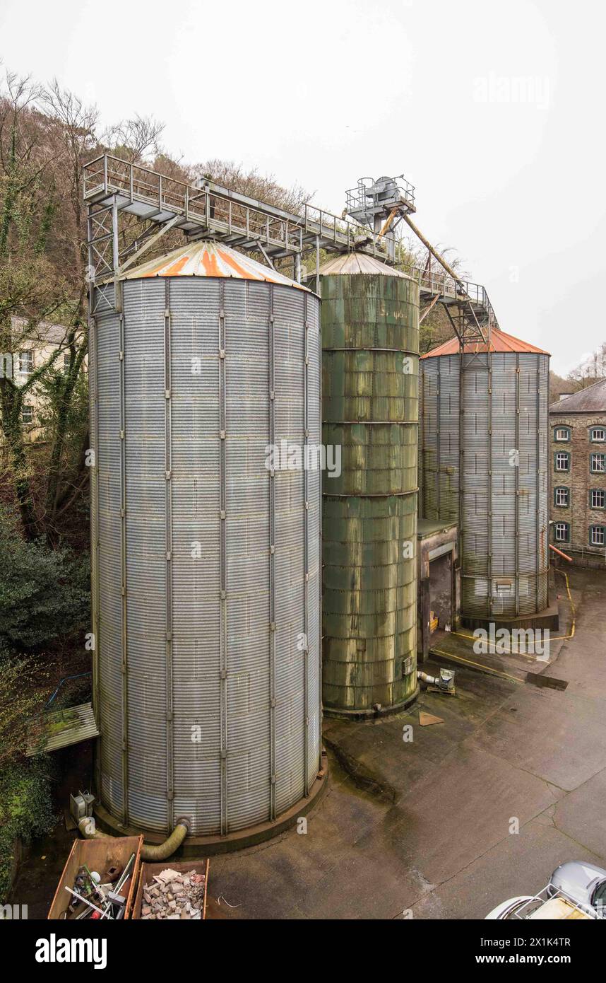 Quern mills manufacturing process hi-res stock photography and images ...