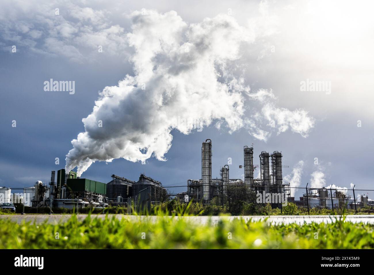 ROTTERDAM - Exterior of Refineries in the port of Rotterdam that emit ...